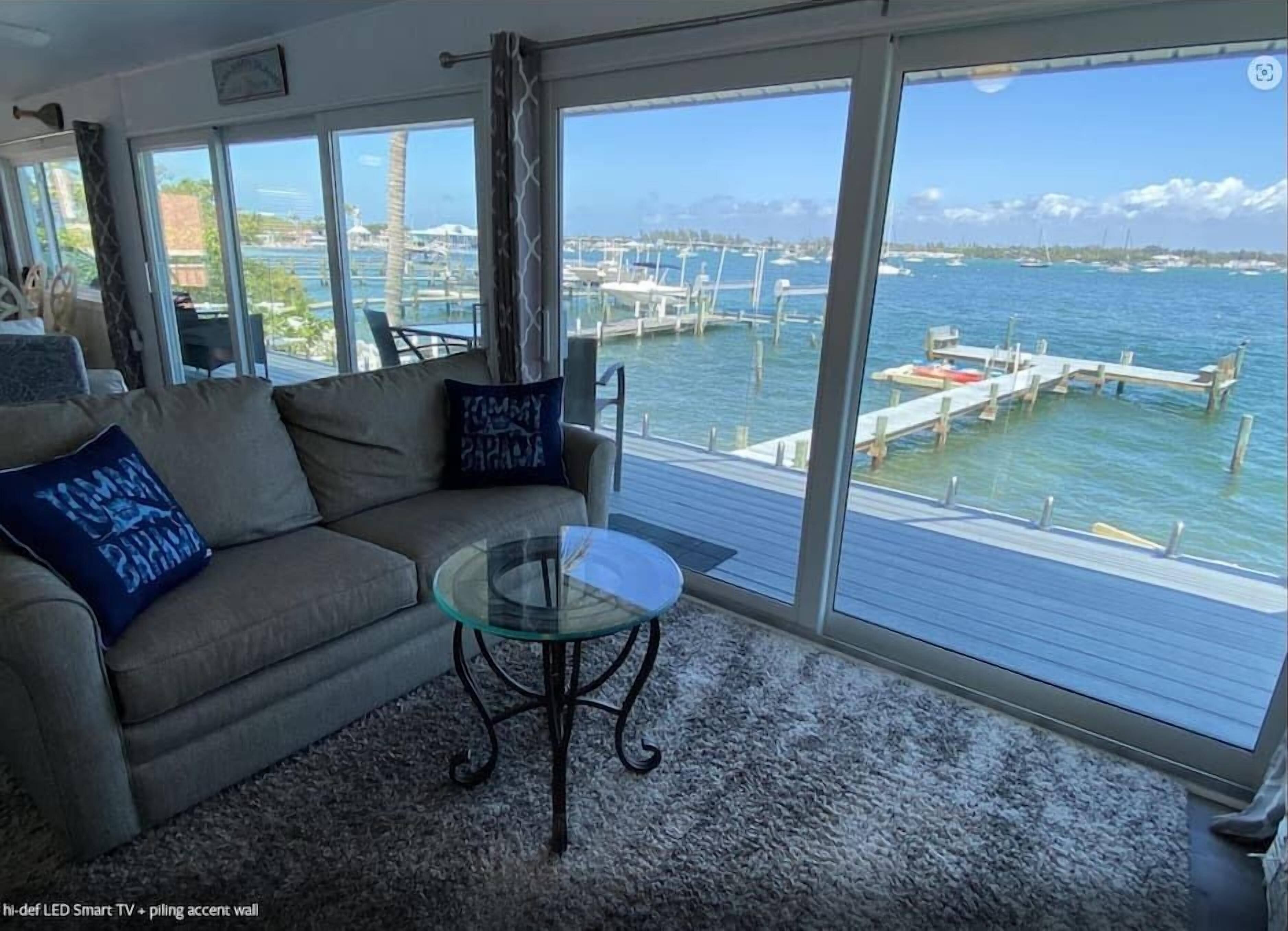 Ami Dock Of The Bay - "Over The Water" 2nd Floor - Bradenton Beach, FL