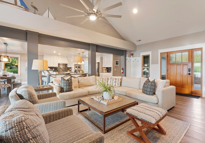 Lake Norman Lakefront W/ Private Beach, Dock, Hot Tub & Fire Pit | Sandy Shore - Mooresville, NC