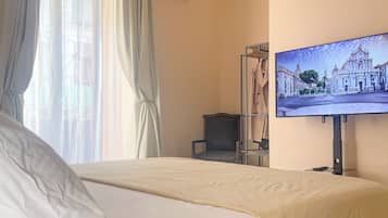 Quarto Duplo ou Twin Deluxe, varanda | Minibar, secretária, secretária adequada para computadores portáteis