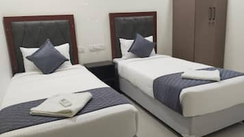 Apartamento, 1 quarto, sacada | Cofres nos quartos, escrivaninha, Wi-Fi de cortesia