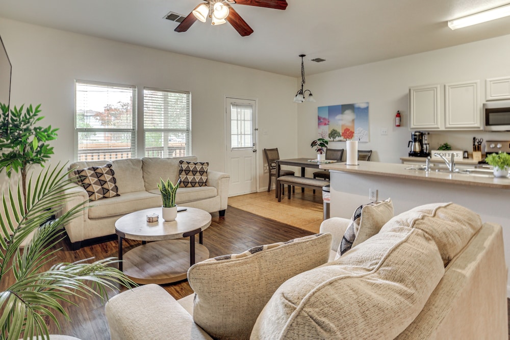 Suburban San Antonio Stay Near Parks & Hospitals - Stillwater Ranch - San Antonio