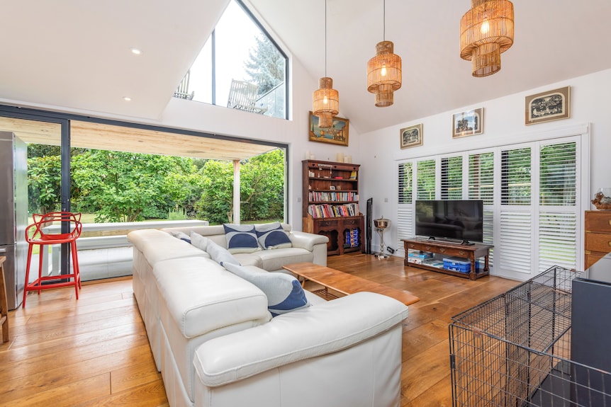 Bright 4 Bed 4 Bath Villa In Historic Canterbury Surrounded By Magnolia Trees - Canterbury