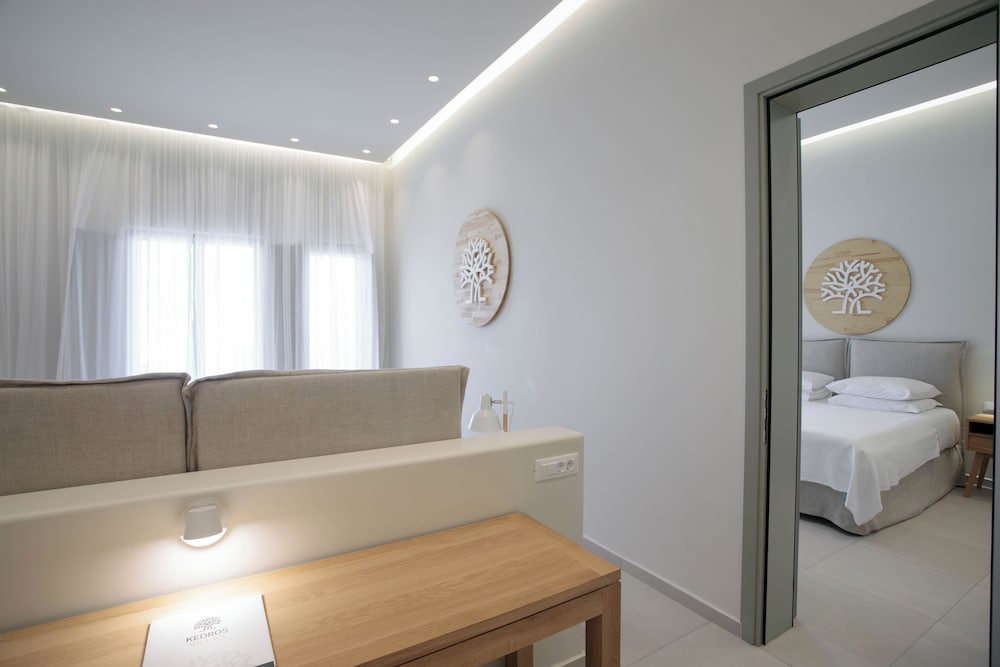 Two interconnected suites garden view, outdoor hot tub, communal pool ...