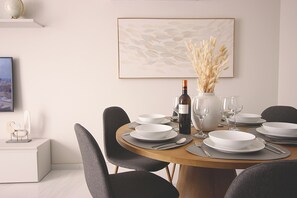 Penthouse, 2 quartos, cozinha | Refeições no quarto