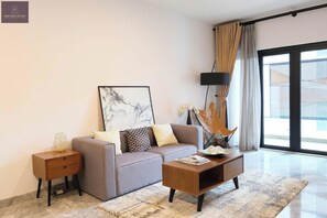 Apartamento luxo, 2 quartos, acesso à piscina, vista para a cidade | Vista do quarto