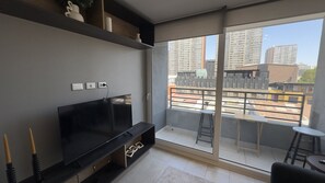 Apartamento conforto, sacada, vista para a cidade | TV