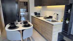 Apartamento conforto, sacada, vista para a cidade | Cozinha privada