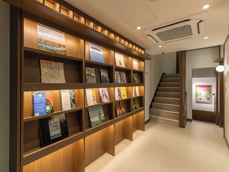 Quarto casal standard, 1 cama Queen, para não fumantes, serviço de arrumação | Roupas de cama premium, edredons de pluma, camas com colchões pillow-top