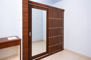 Quarto Familiar | Secretária, roupa de cama fornecida 