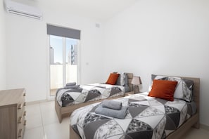 Penthouse, Vista para a cidade | Cortinas/cortinados opacos, ferro/tábua de engomar, Wi-fi grátis 