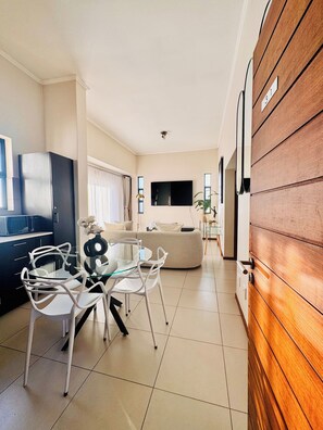 Apartamento, 2 quartos, fumadores | Restaurantes