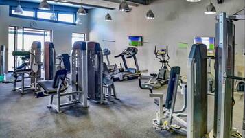 Apartamento, 2 quartos, para fumantes | Academia de ginástica