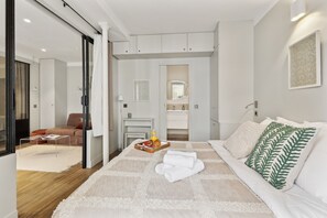 Apartamento Cidade, 2 quartos, não fumadores, vista para o pátio | Ferro/tábua de engomar, berços/camas para crianças, berço de viagem 