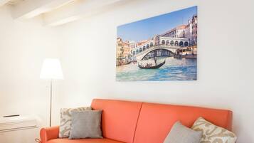 Apartamento Superior, vista para o canal | Sala