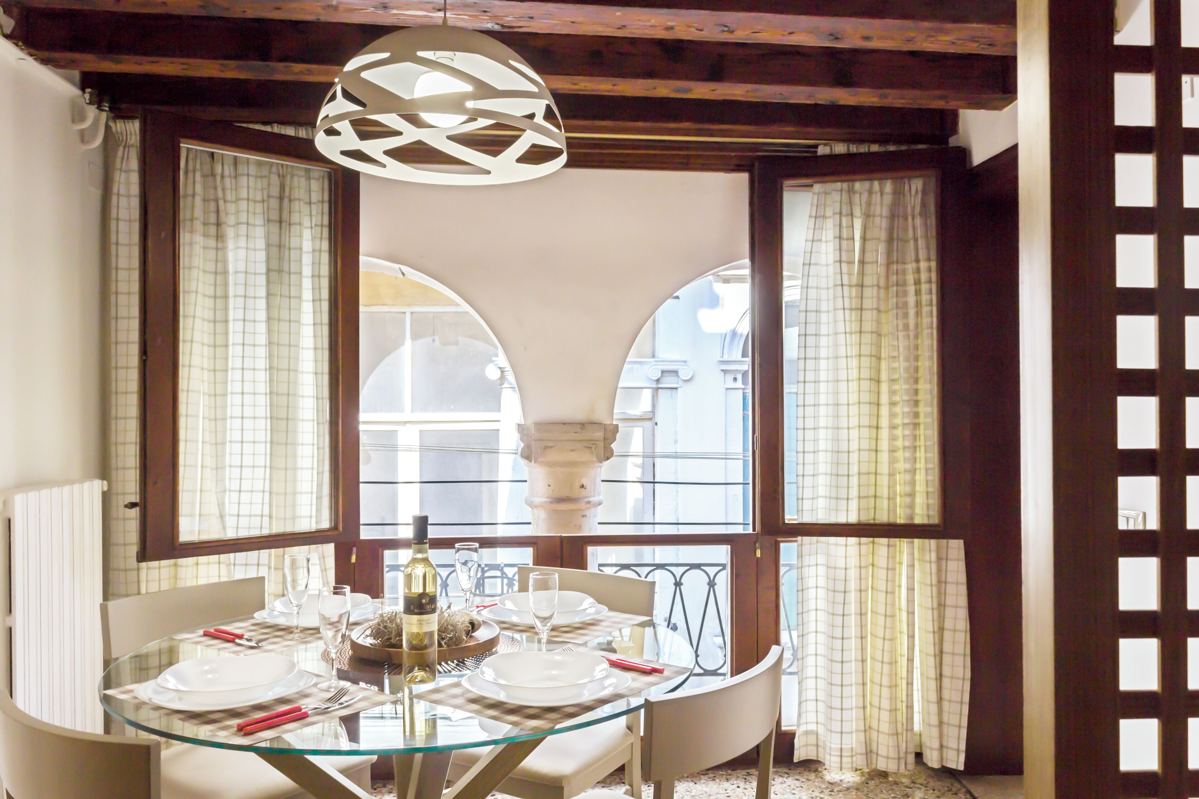 Apartamento Superior, vista para o canal | Cozinha privada | Um frigorífico, um forno, uma placa de cozinha 