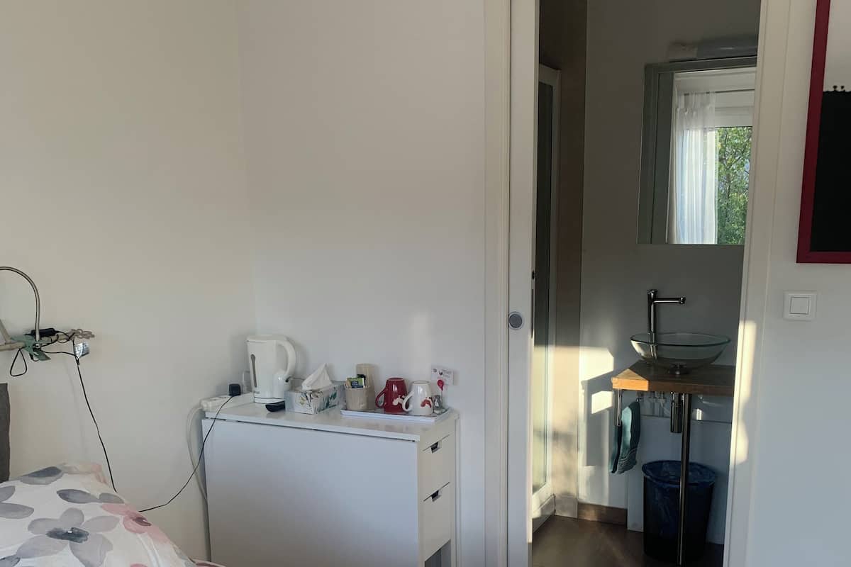 Quarto Clássico com Cama de Casal, vista para o jardim | Cortinas/cortinados opacos, Wi-fi grátis 