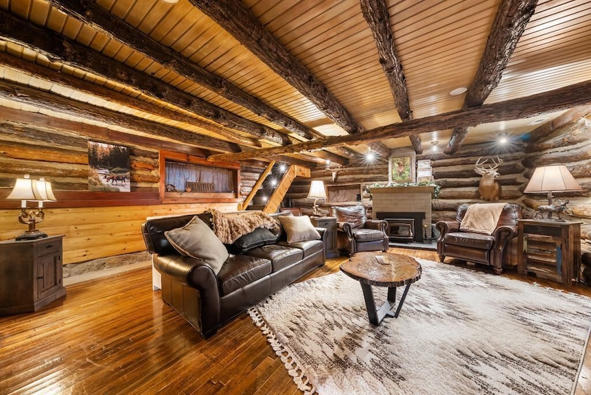 Pearls Place- A Creekside Cabin - Marysville, OH