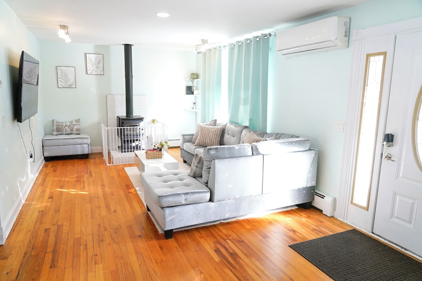 Cozy Family River Valley Retreat W/ Fireplace & Games - Waterfront, Cuddebackville