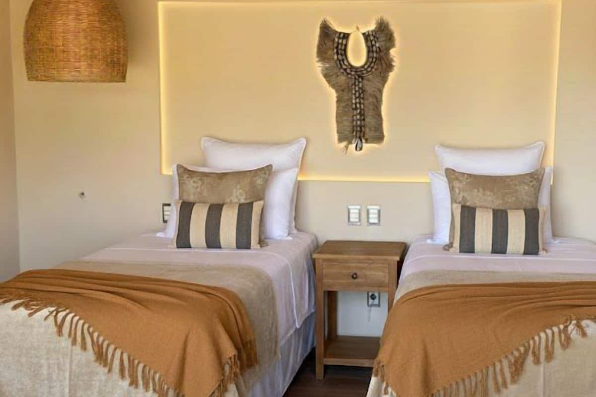 Cofres nos quartos, cortinas blackout, quartos à prova de som