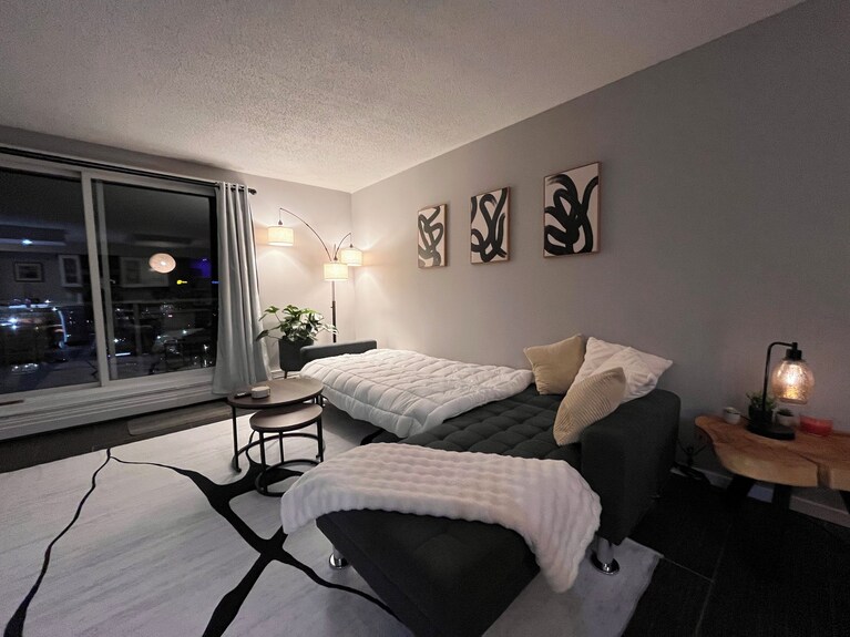 The Lux Boutique Suite - Downtown Condo - Saskatoon