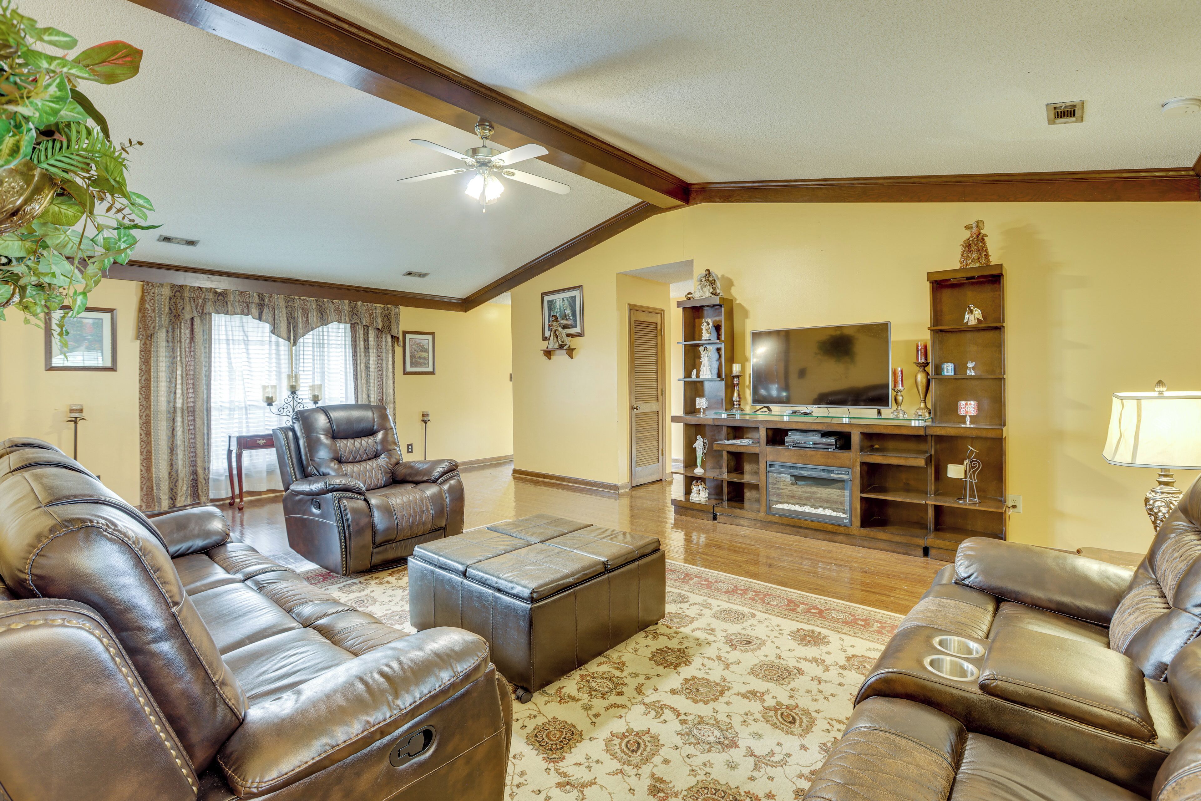 Pool & Large Covered Patio! Decatur Family Getaway - Decatur, AL
