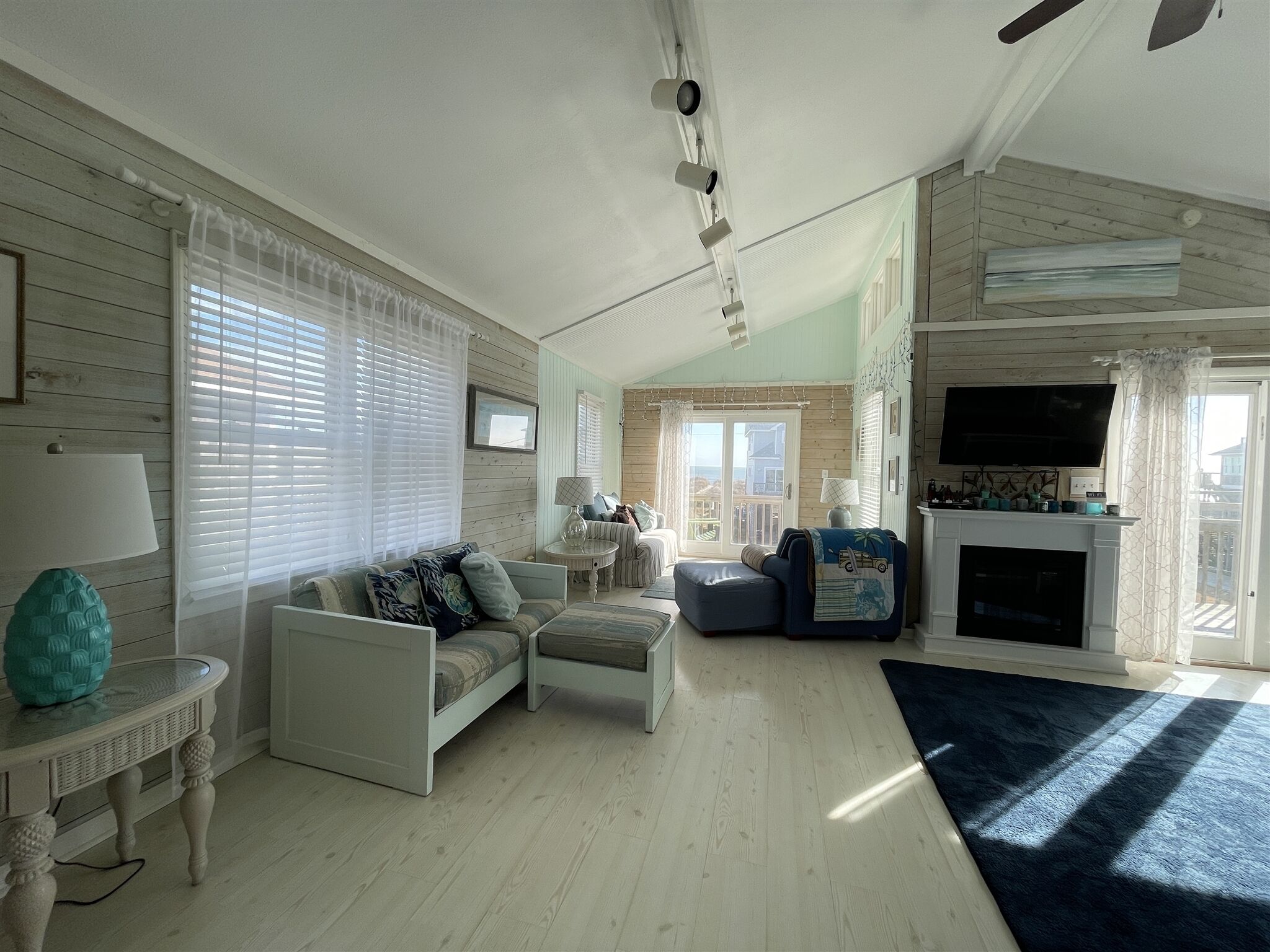 Out Of The Blue Offers Great Ocean/sound Views From 4 Decks. Imagine,  Just Steps To The Beautiful Frisco Beach! - Frisco, NC