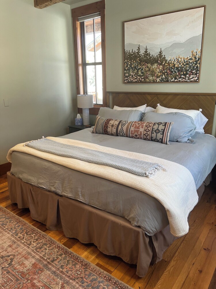 Prime Downtown Crested Butte Retreat: 4BR Walkable Home Reviews, Deals ...