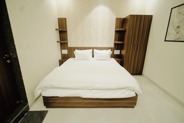 Hotel The Vibez Inn & Restaurant - Jabalpur