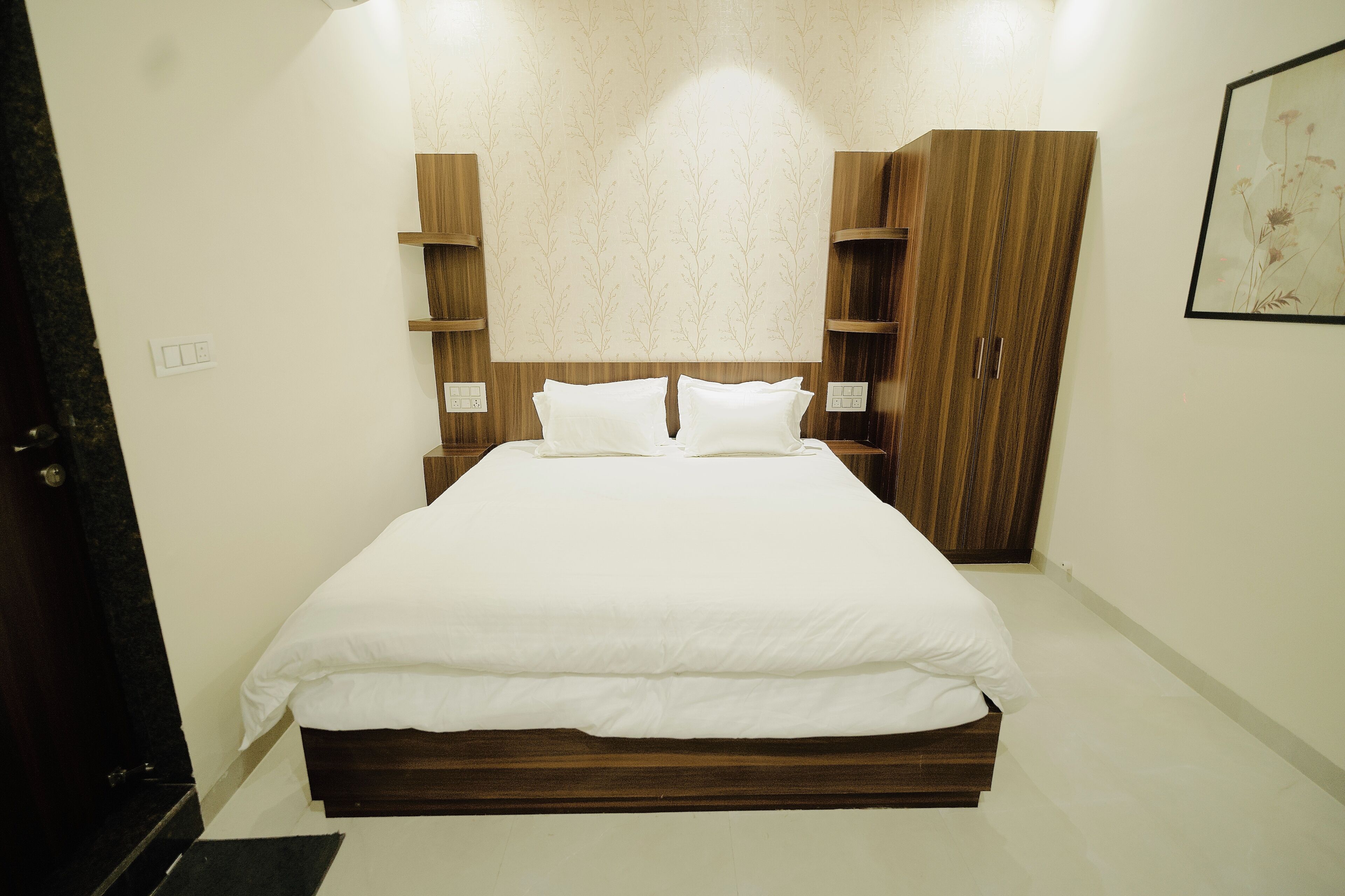 Quarto Duplo Standard, Vista para a cidade | Cofre com capacidade para portátil 