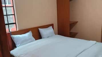 Quarto Individual Deluxe, vista para o jardim | Wi-fi grátis, roupa de cama fornecida