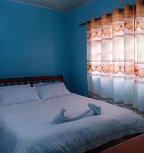 Quarto Duplo Deluxe, vista para o jardim | Wi-fi grátis, roupa de cama fornecida