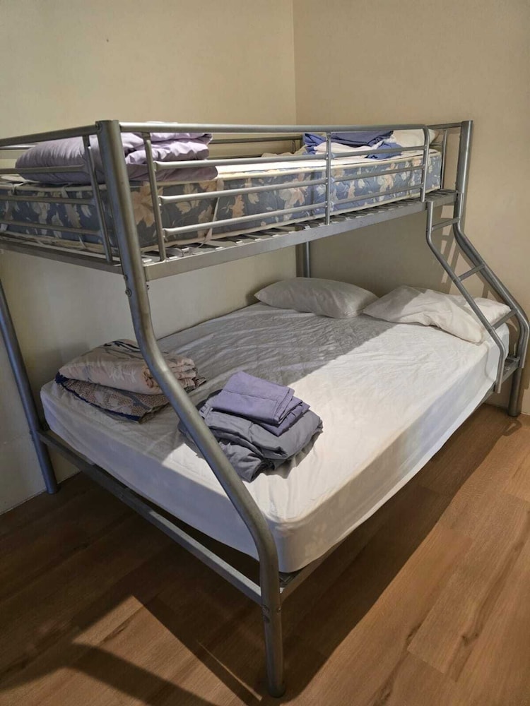 Beach Gums: 4 BR, 2 BA House in Lancelin, Sleeps 10 Reviews, Deals ...