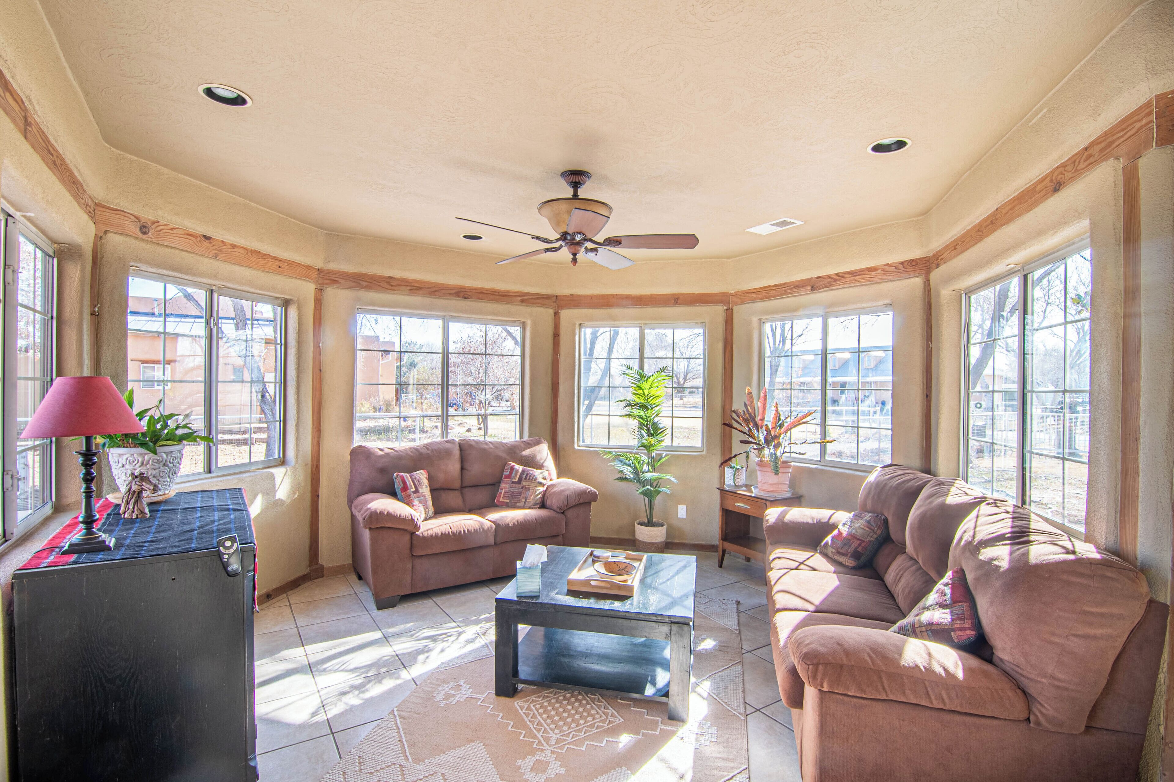 Hot Tub, Pool, Grill, Patio, Gym, Game Room, Washer/dryer, Pet Friendly House - Los Lunas, NM