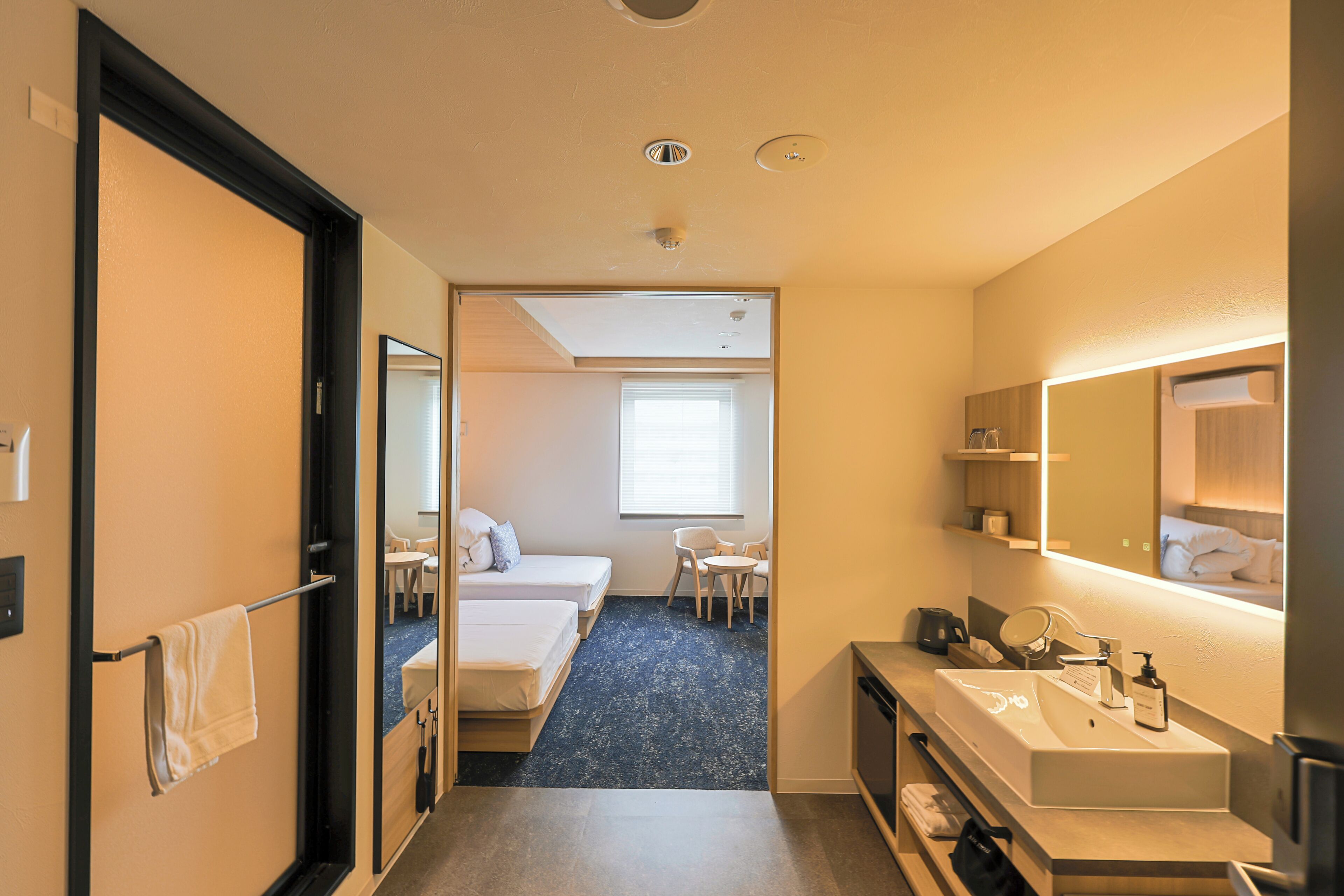 Quarto Twin Deluxe, várias camas, não fumadores, vista para a montanha | Cofre no quarto, cortinas/cortinados opacos, ferro/tábua de engomar 