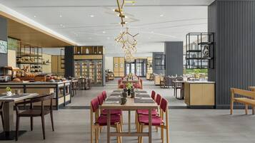 Pequeno-almoço tipo buffet diário (580 THB por pessoa)