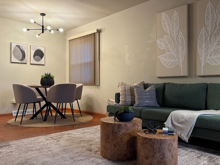 Modern 3-bedroom House In Tranquil North Chicago Near Great Lakes Navy Base - Waukegan, IL