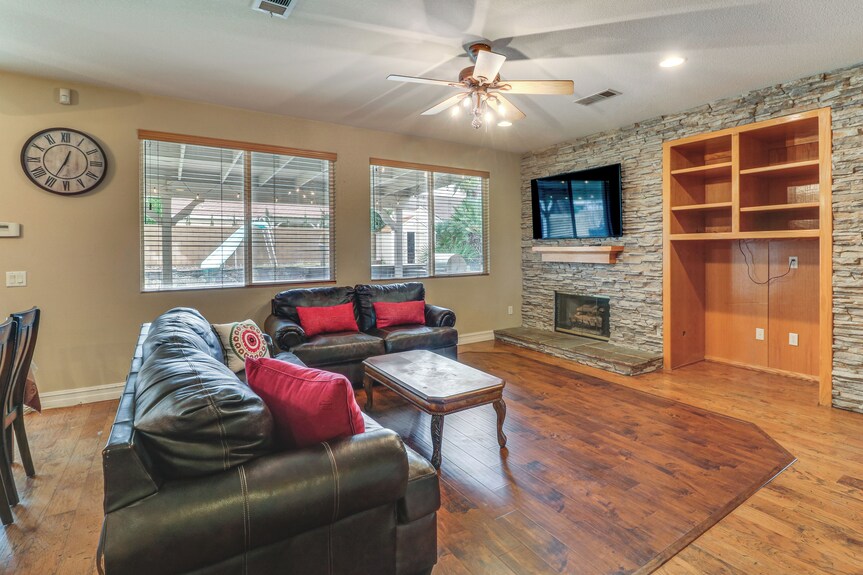 Pool, Patio & Games! Suburban Home In Palmdale - Little Rock Lake, Juniper Hills