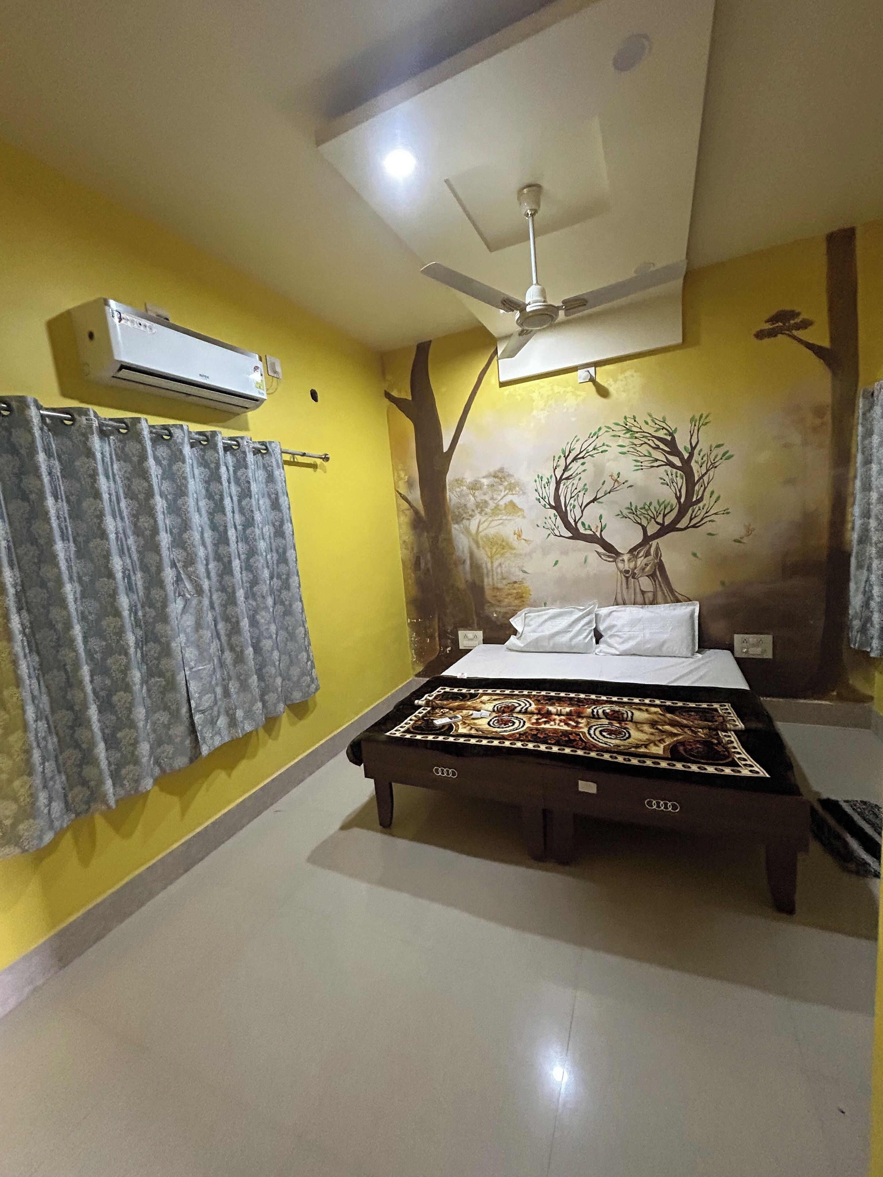 Gaurang Home Stay\nfeel Like A Home - Dwarka