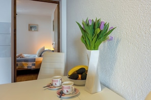 Apartamento Familiar, 1 quarto, micro-ondas (Amalija Sea View Apartment 2) | 1 quarto, Wi-fi grátis, roupa de cama fornecida 