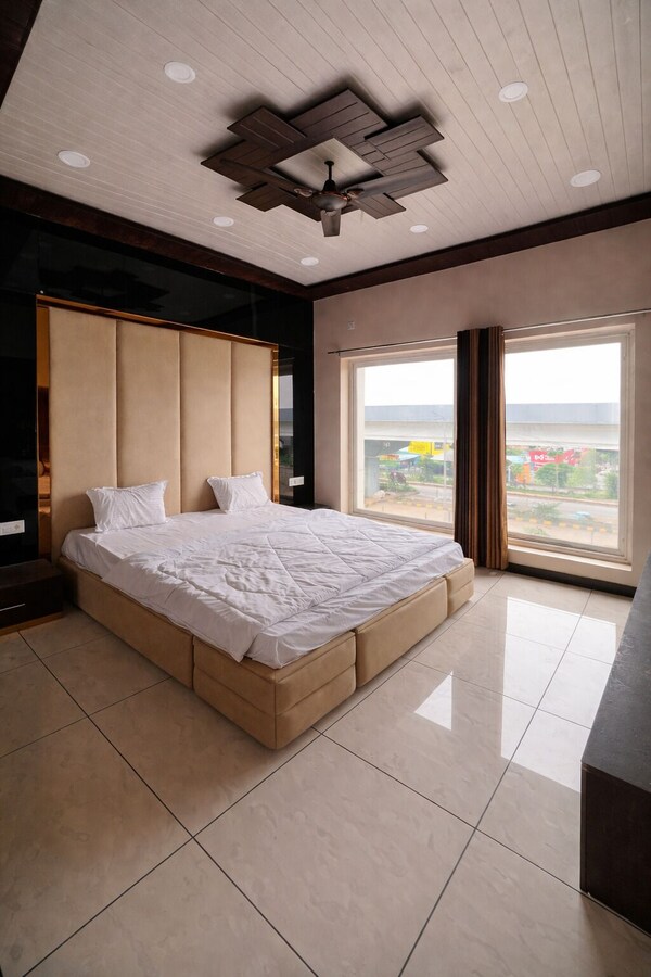 The Golden Wings Hotel - Dewas