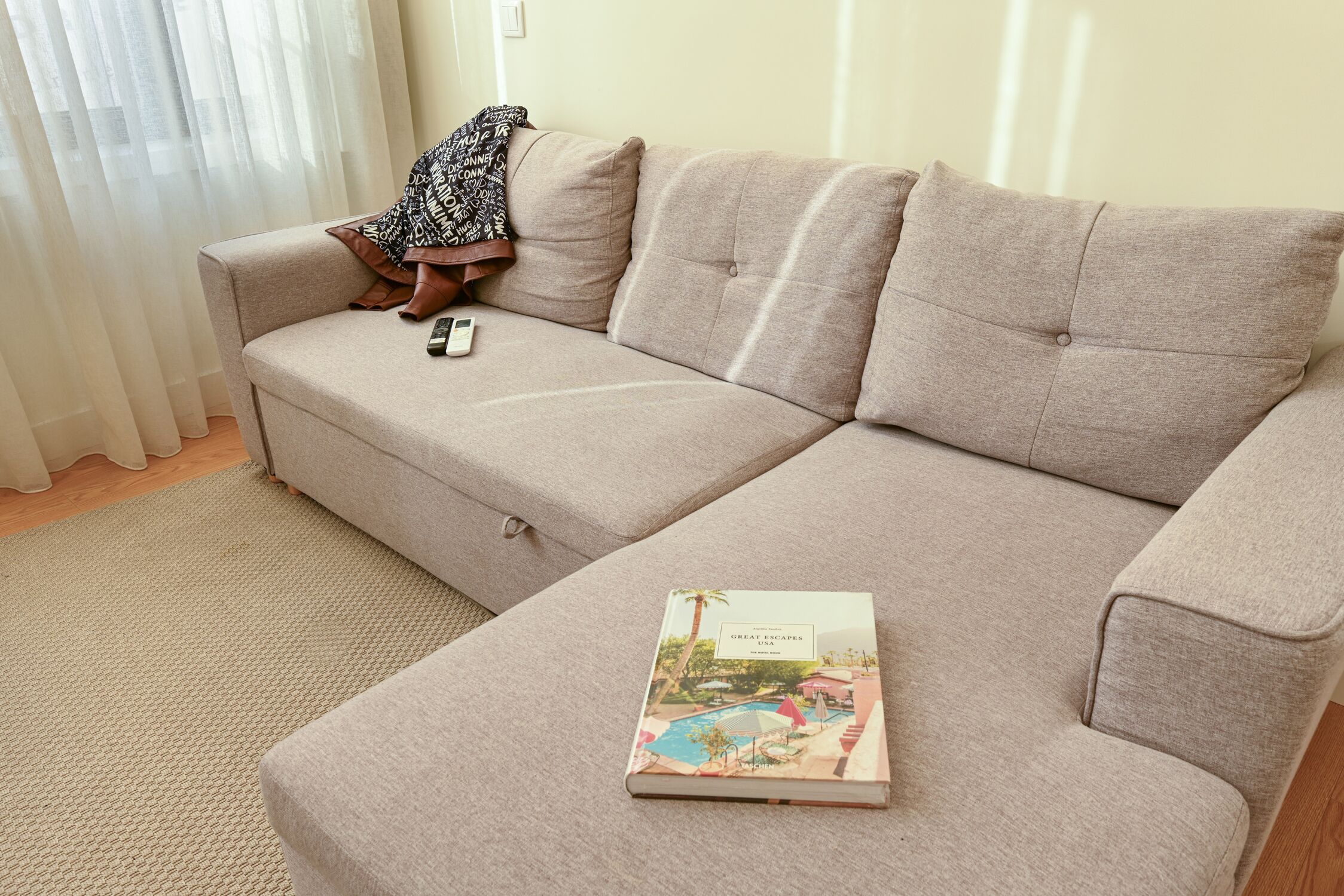 MA62 - 0F | Cortinas/cortinados opacos, ferro/tábua de engomar, berço de viagem 