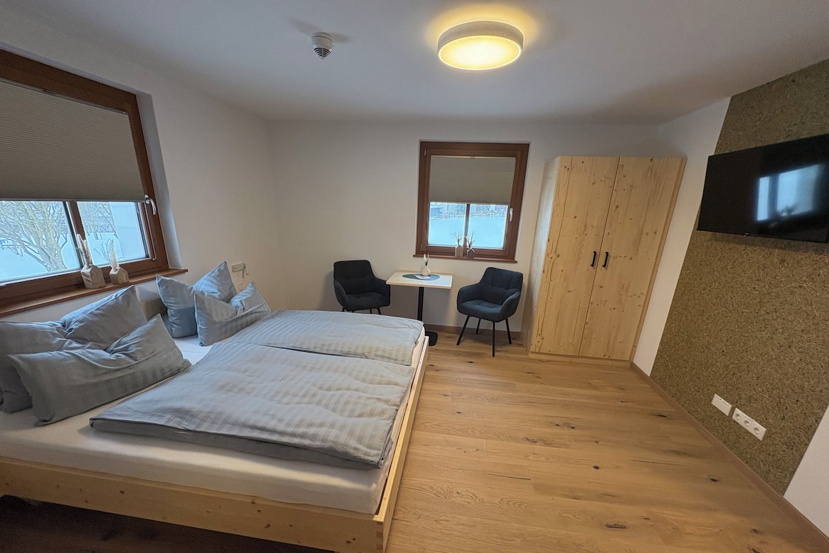 Quarto casal ou duplo | Cofres nos quartos, Wi-Fi de cortesia, roupa de cama