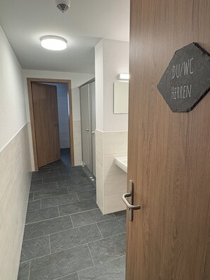 Dormitório compartilhado, para não fumantes | Banheiro