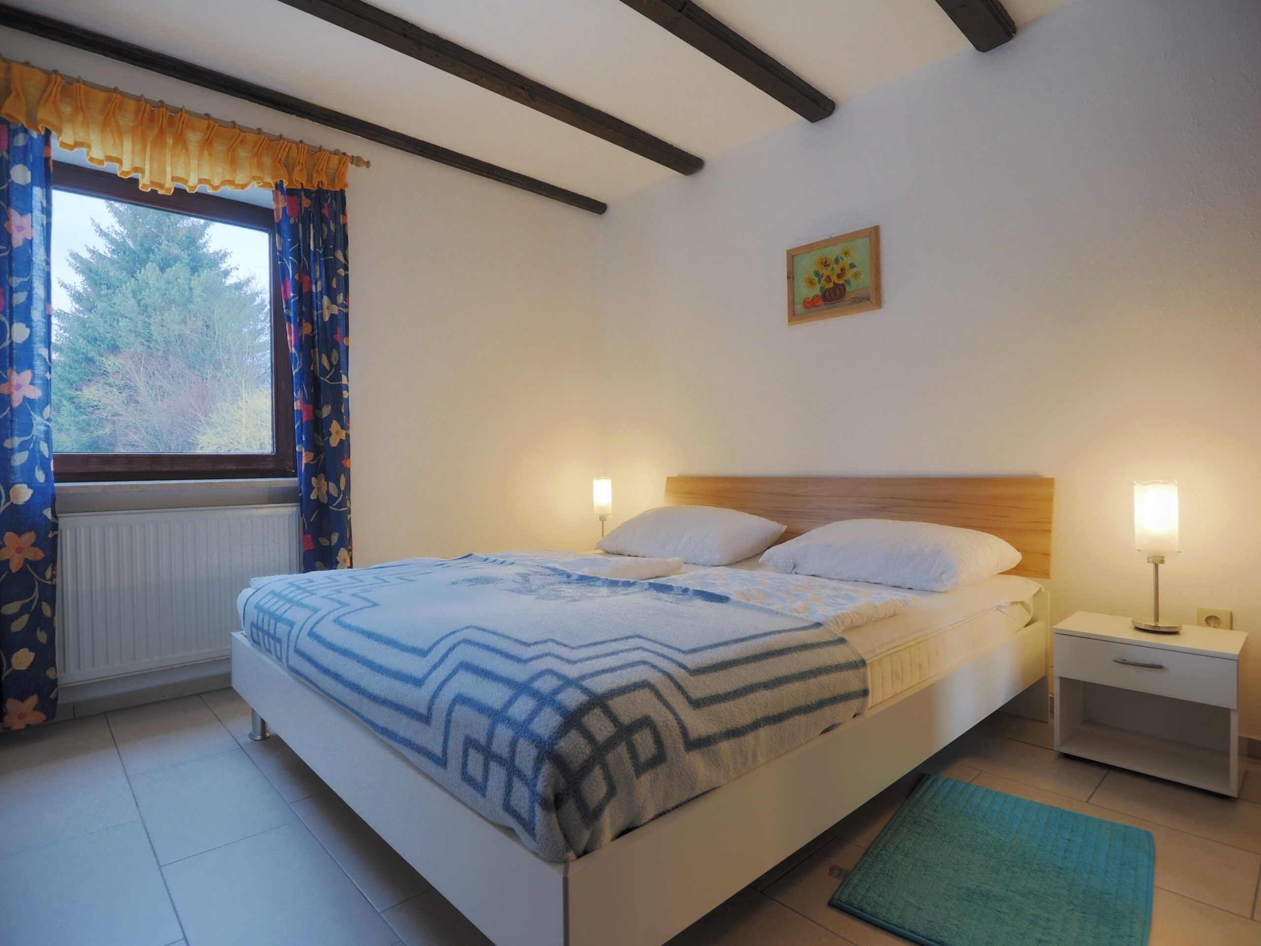 Gemütliche 75 M² Erdgeschosswohnung Mit Terrasse   Ideal Für Familien & Hund - Furth im Wald