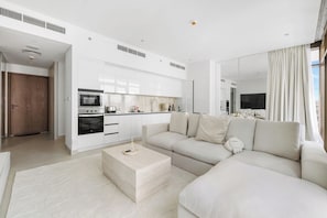 Apartamento superluxo, sacada, vista para o porto | Área de estar