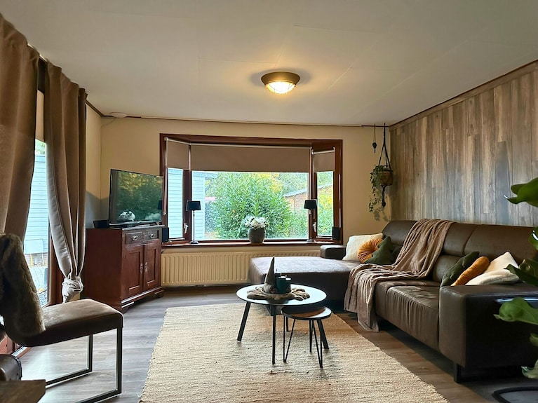 Rustic Woodland Cabin Sven - Putten