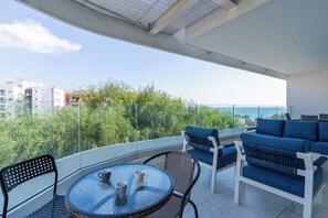 Apartamento, 1 cama de casal e sofá-cama, cozinha, vista para a cidade | Opções para refeição ao ar livre