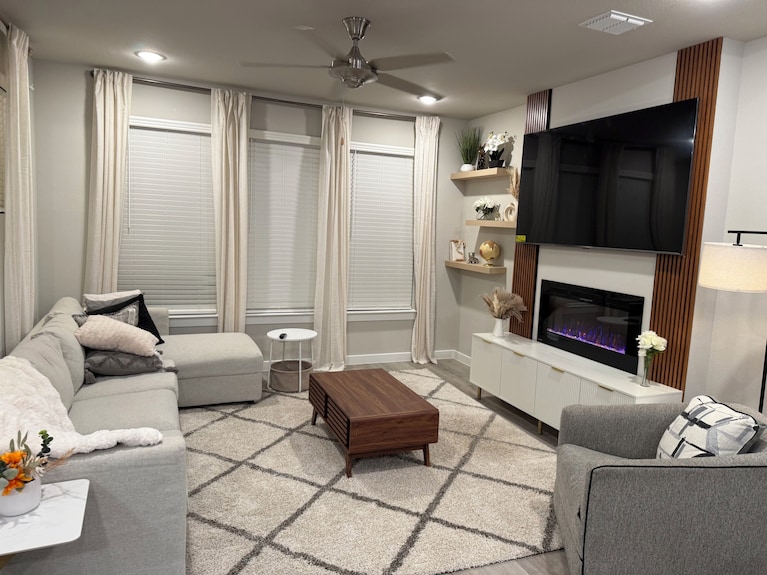 Quiet Red Oak Getaway, Pet Friendly And Gameroom - Lancaster, TX