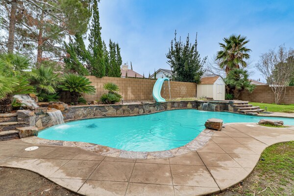 Pool, Patio & Games! Suburban Home In Palmdale - The Hangar - Lancaster