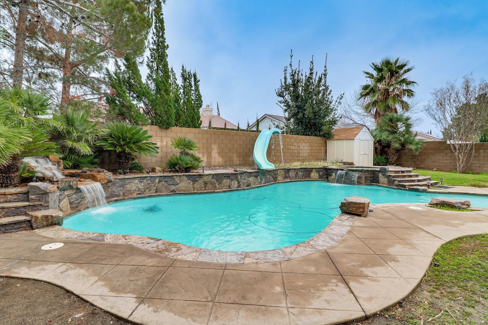 Pool, Patio & Games! Suburban Home In Palmdale - The Hangar - Lancaster